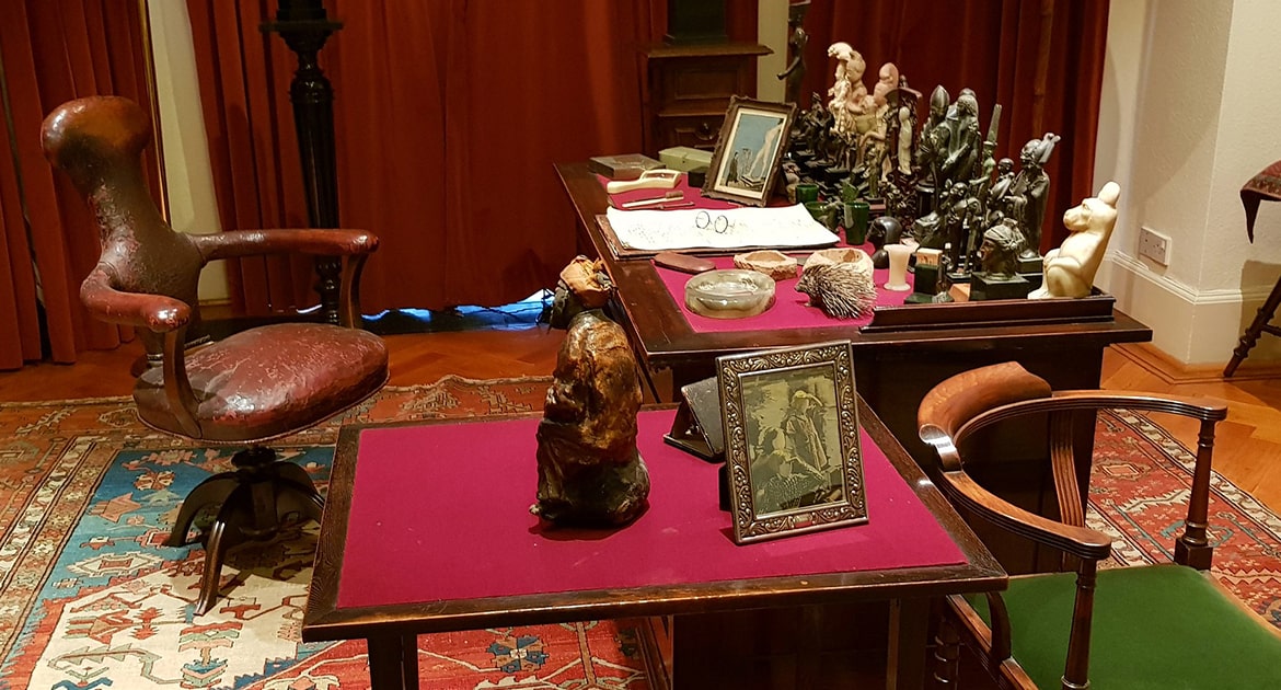 Sigmund Freud’s Pedestal Desk - Ada Interiors